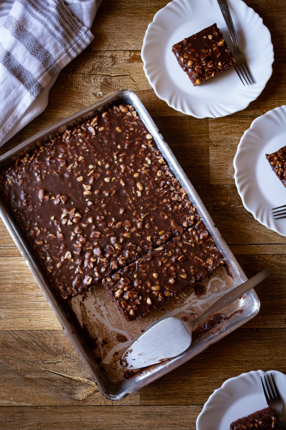 Bolo de chocolate texano, mas com amendoim - Cozinha Roman